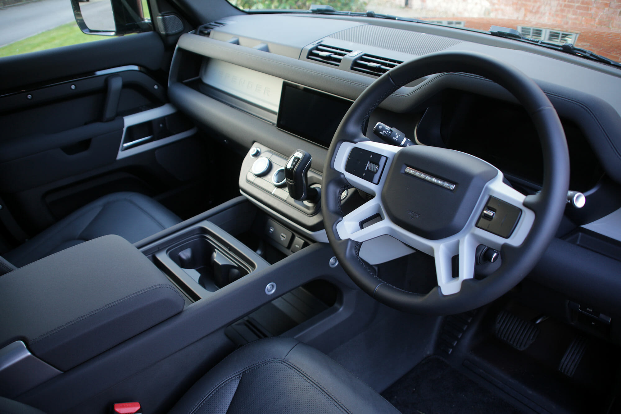 Land Rover Defender XS Edition P400 PHEV - Oscar Jacobs