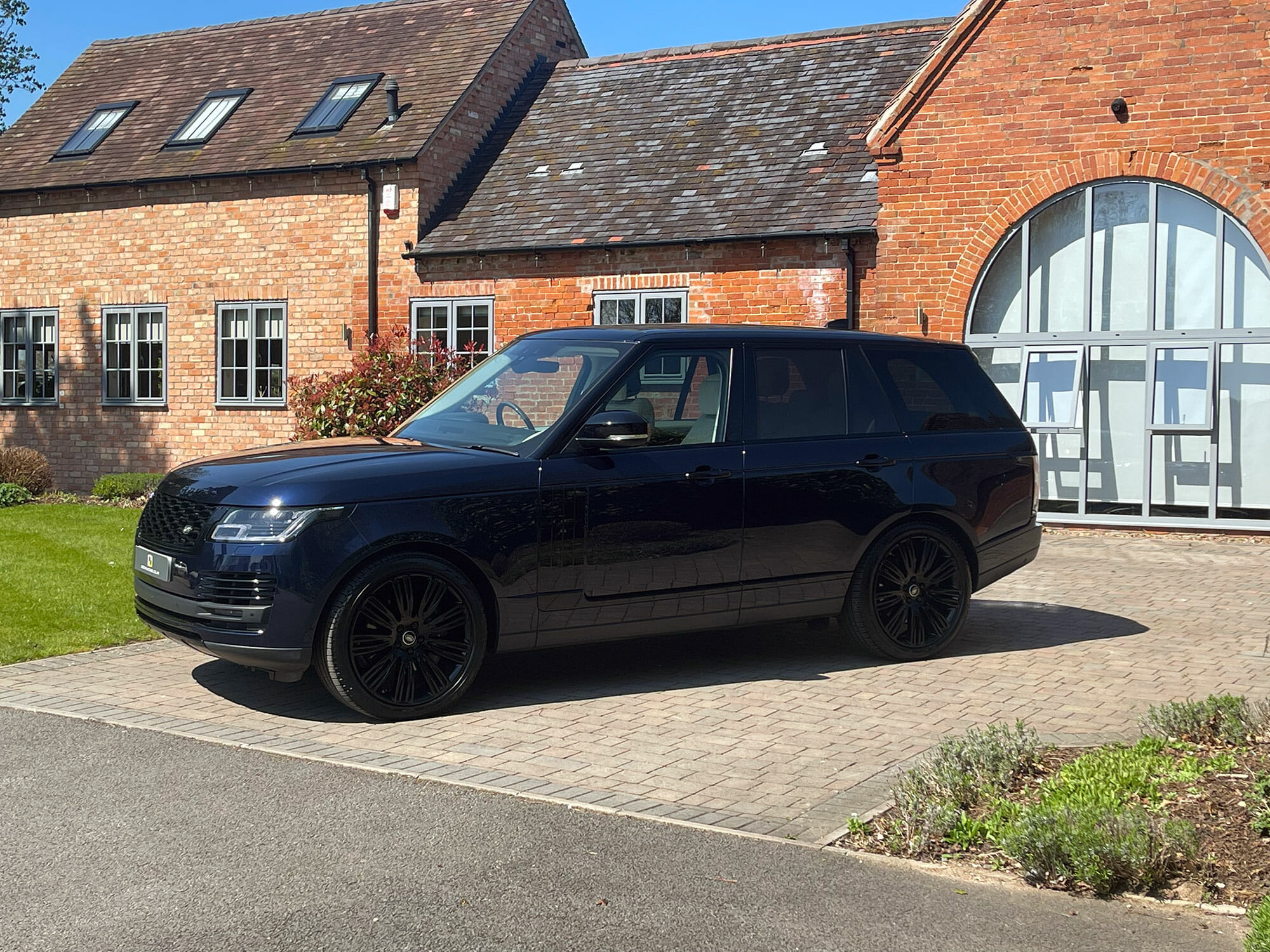 Range Rover SDV8 4.4 Autobiography - Oscar Jacobs