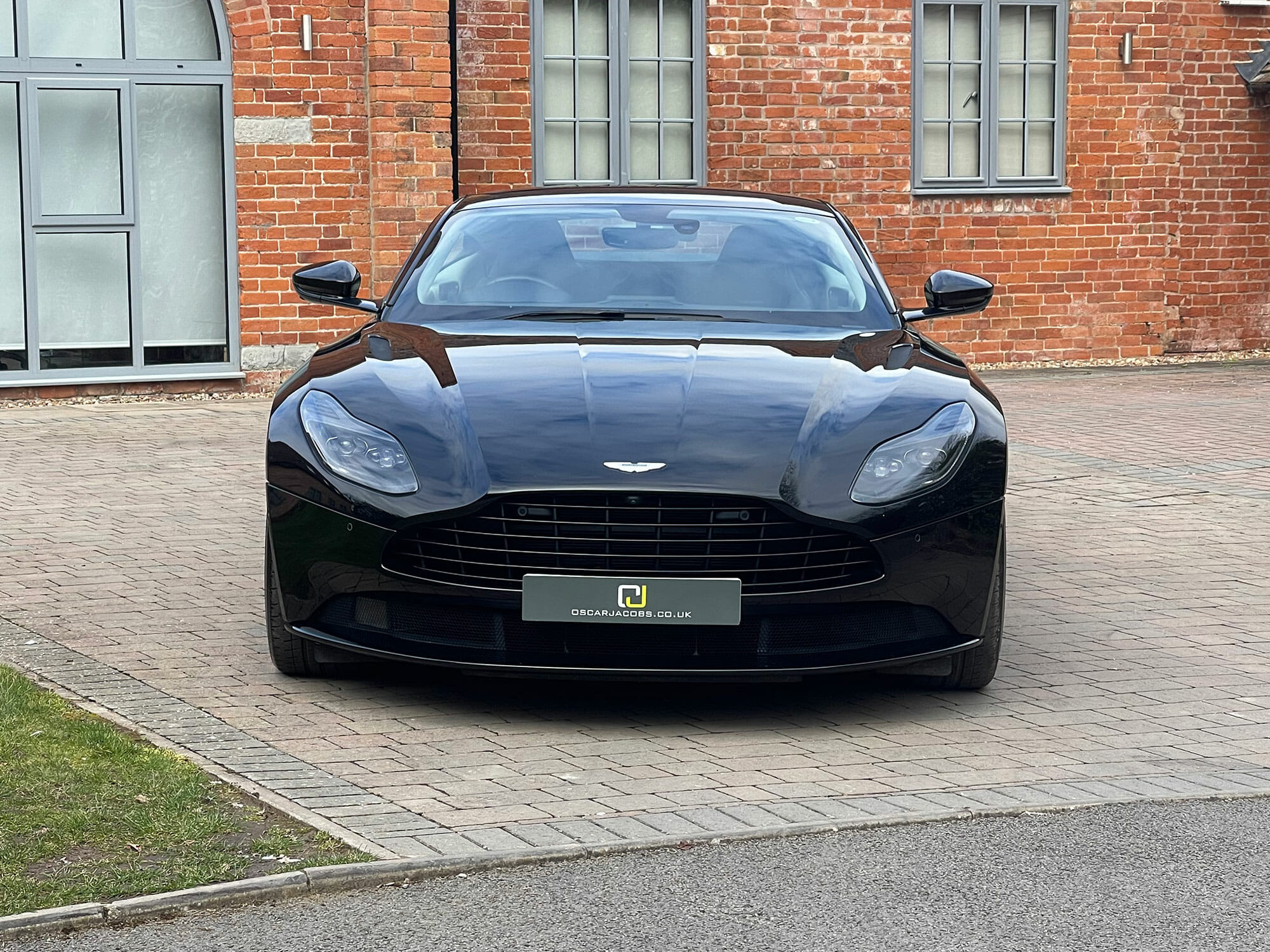 Aston Martin DB11 Coupe 2021 (21) - Oscar Jacobs