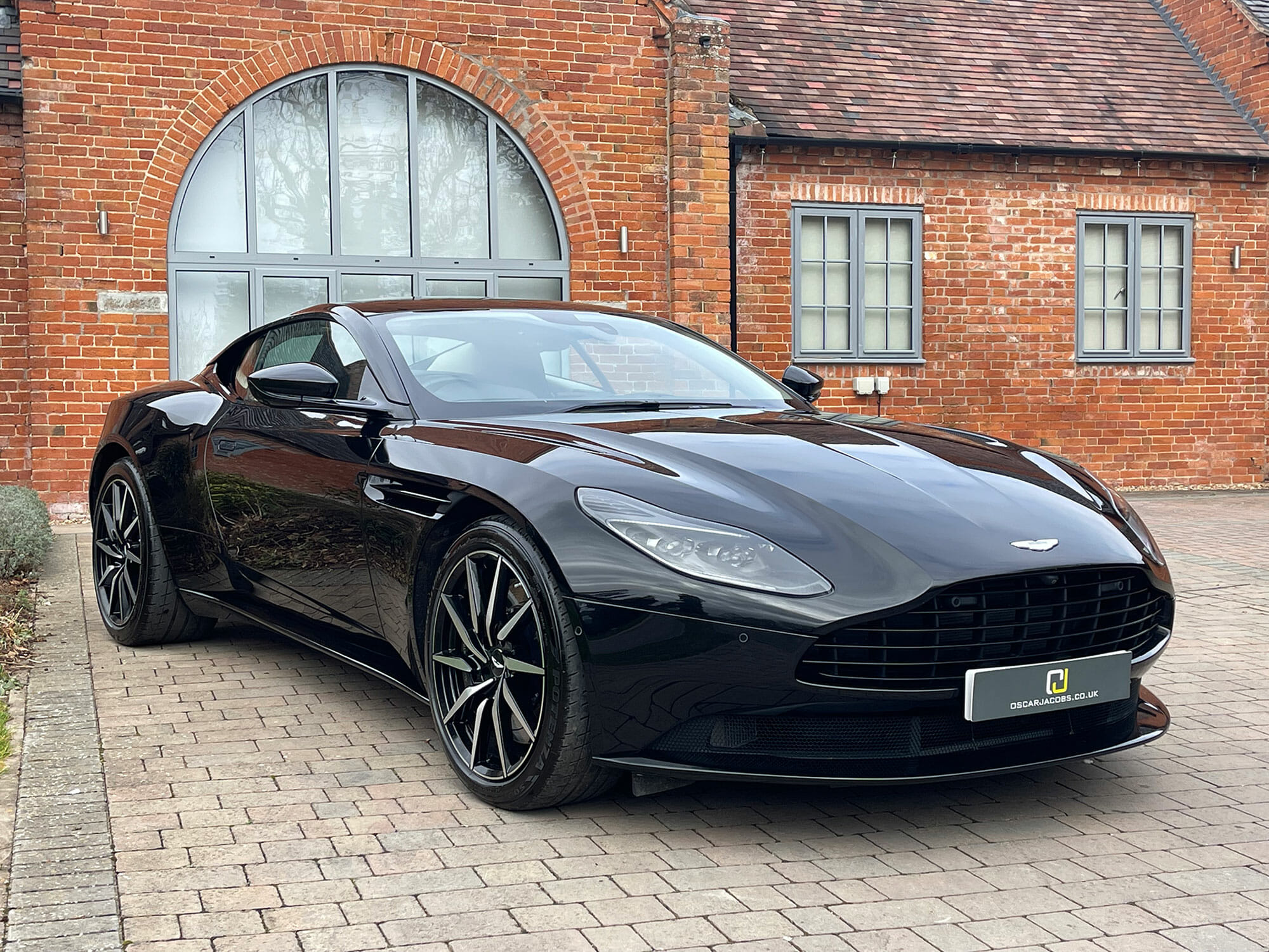 Aston Martin DB11 Coupe 2021 (21) - Oscar Jacobs