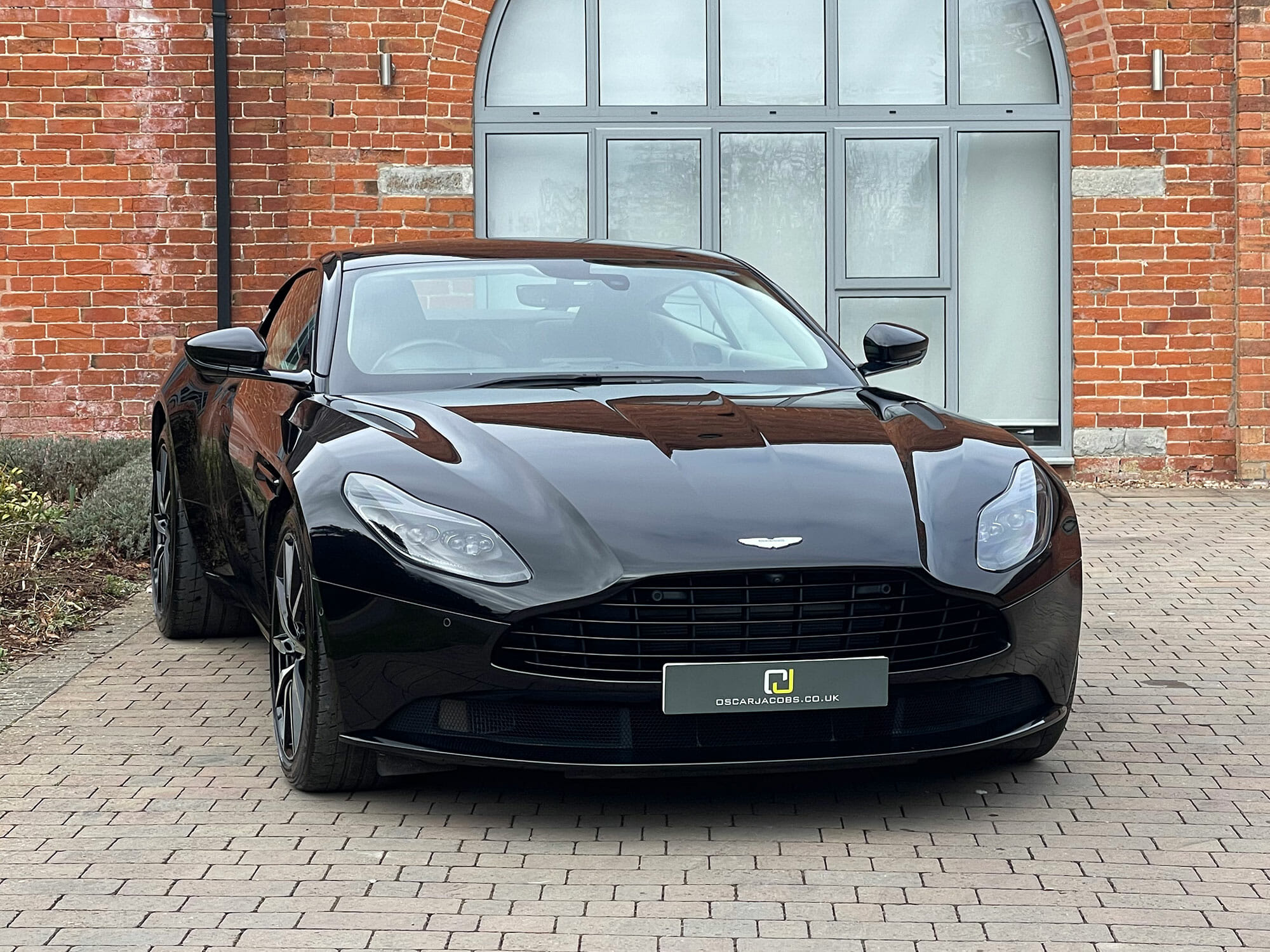 Aston Martin DB11 Coupe 2021 (21) - Oscar Jacobs