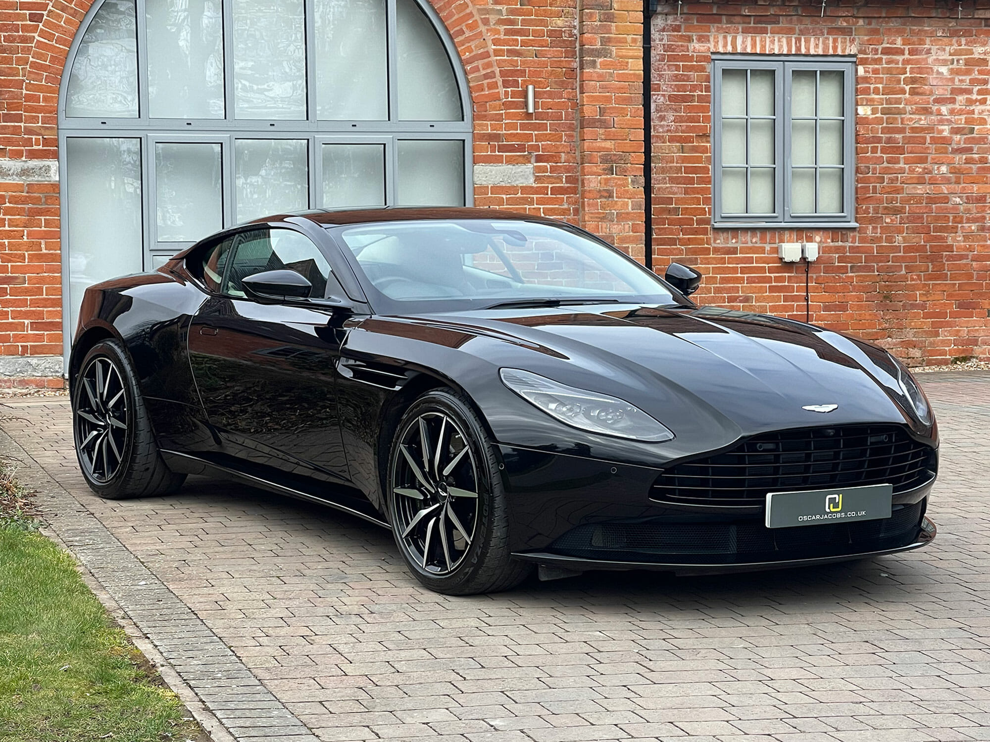 Aston Martin DB11 Coupe 2021 (21) - Oscar Jacobs