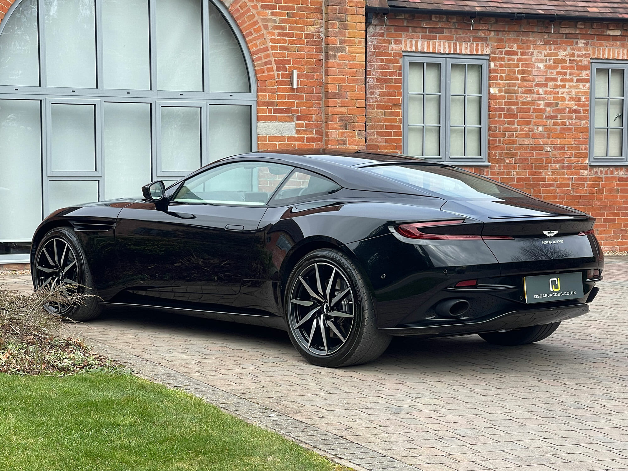 Aston Martin DB11 Coupe 2021 (21) - Oscar Jacobs