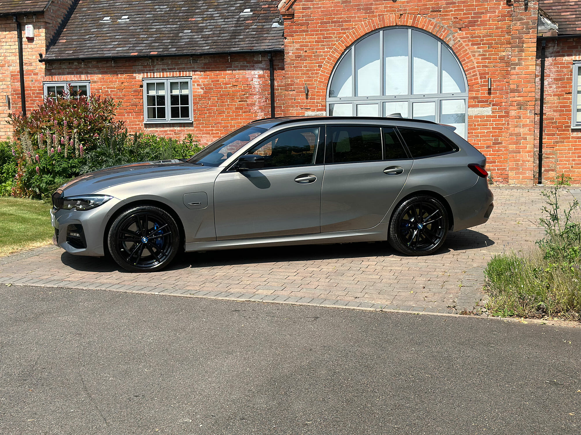 BMW 330e M Sport Pro Edition Touring (22 Plate) - Oscar Jacobs