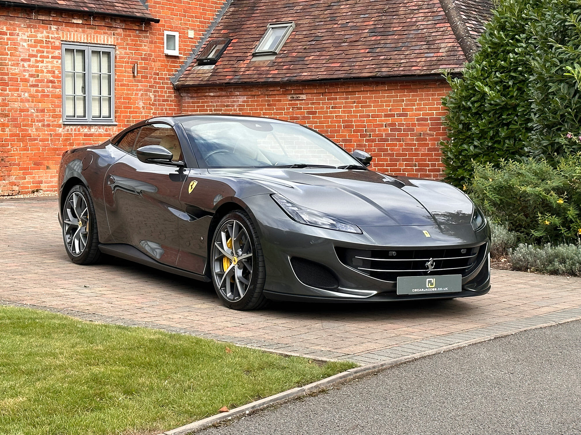 FERRARI PORTOFINO 2019 - Oscar Jacobs