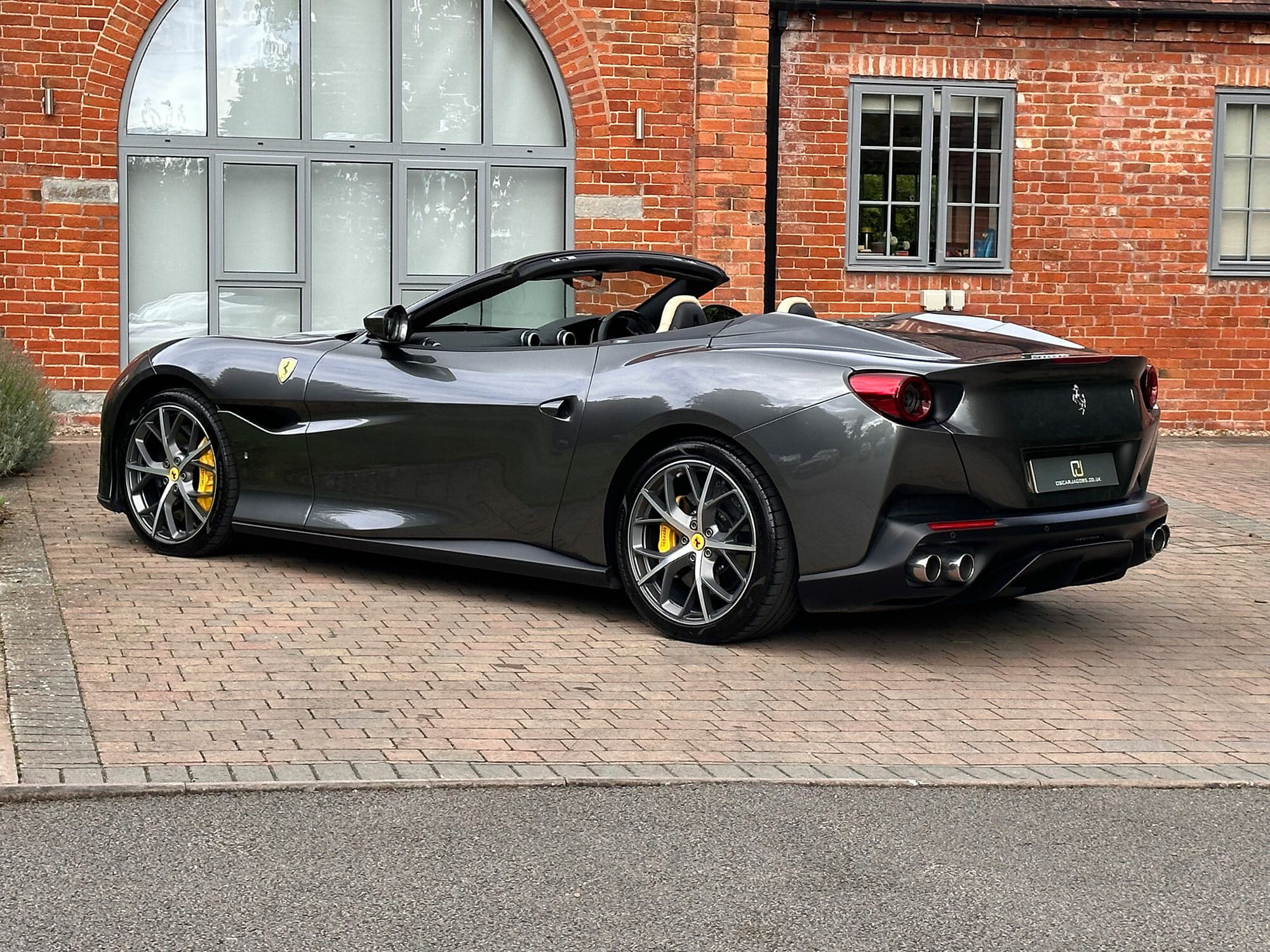 FERRARI PORTOFINO 2019 - Oscar Jacobs