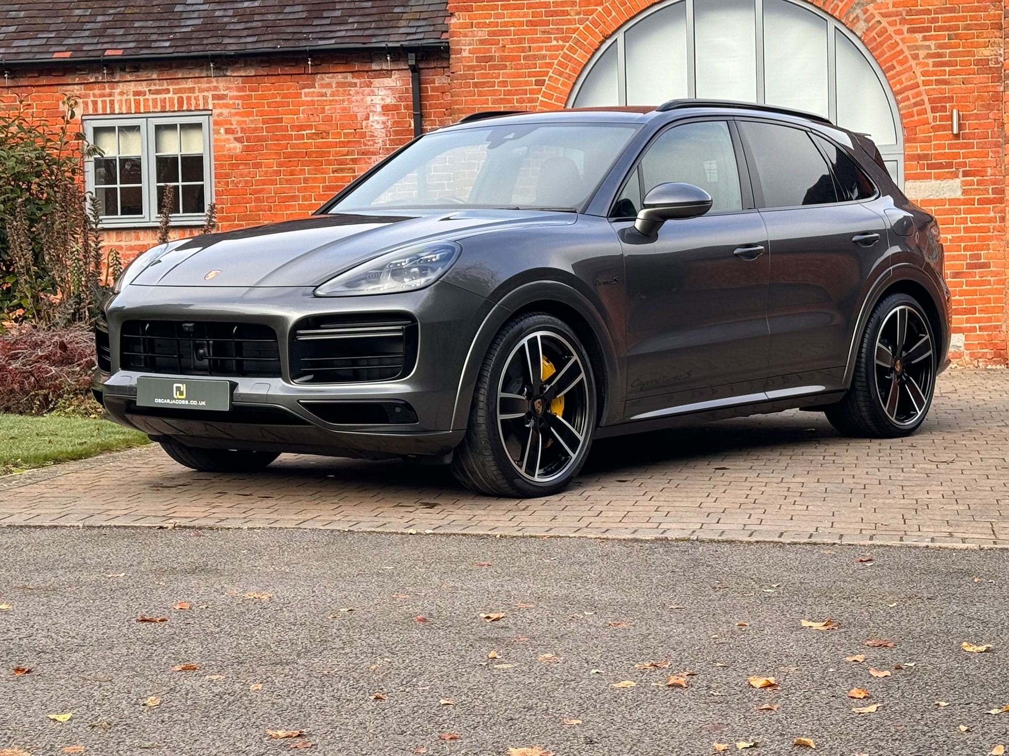 Porsche Cayenne V8 Turbo S E-Hybrid - Oscar Jacobs
